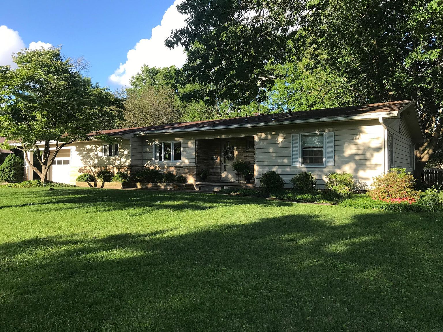 1940 S Arcadia Ave, Springfield, MO 65804 | Zillow