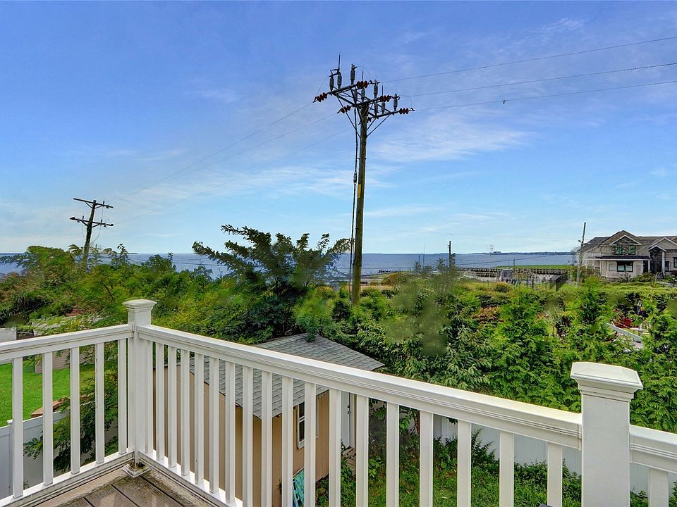 862 W Bay Dr, West Islip, NY 11795 | Zillow