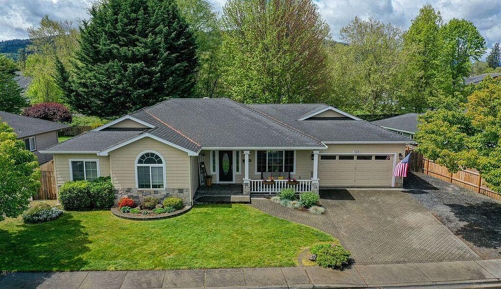 323 Donna Way, Central Pt, OR 97502 | Zillow