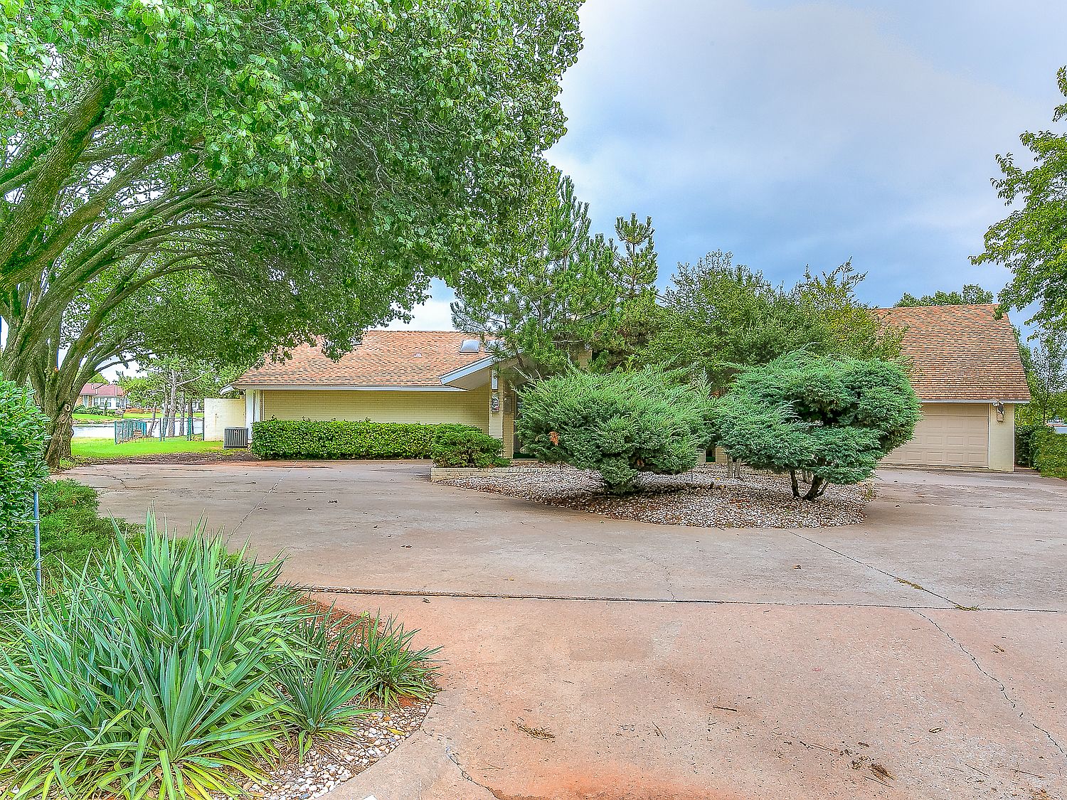 10628 Admiral Ct, Oklahoma City, OK 73162 | Zillow