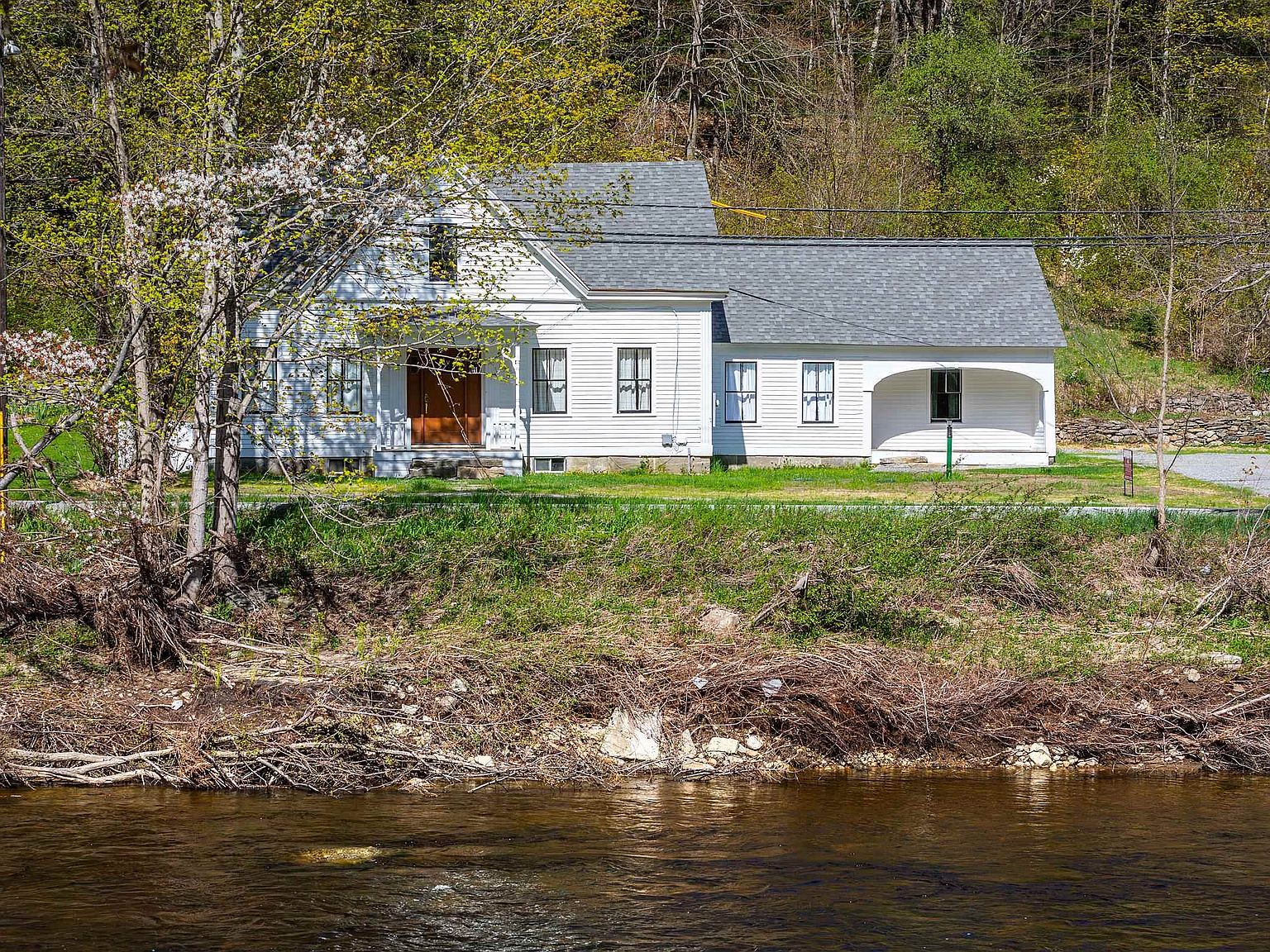 283 Main Street, Londonderry, VT 05148 | MLS #4983554 | Zillow