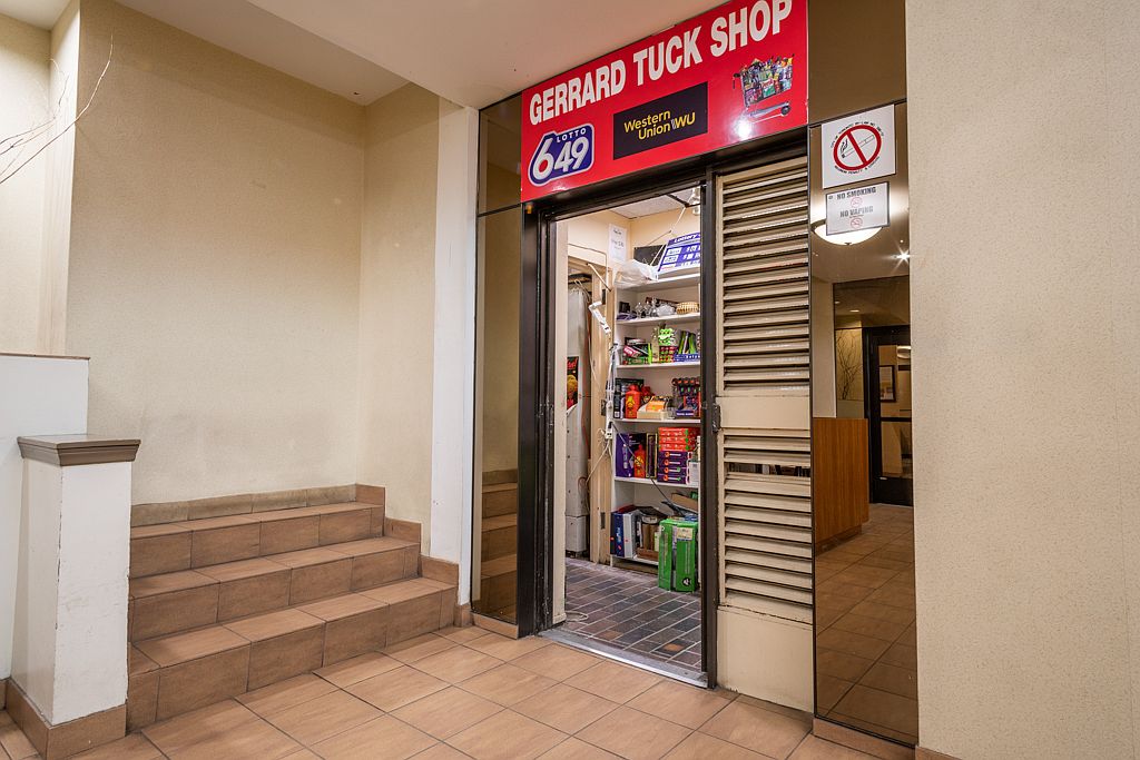 40 Gerrard St E, Toronto, ON M5B 2E8 | Zillow