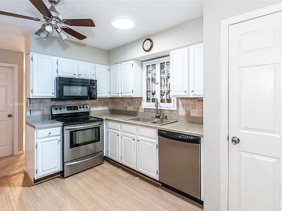 10603 Village Of Lavinia Ct, Saint Louis, MO 63123 | MLS #23052963 | Zillow