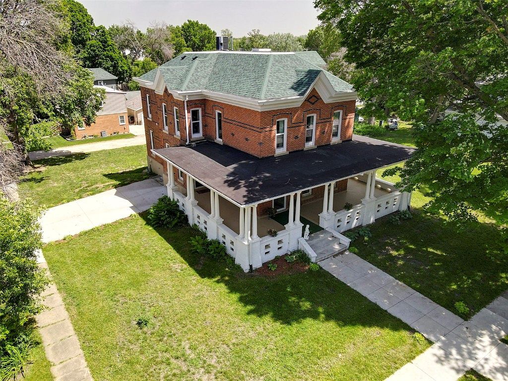 309 S Chestnut St, Monticello, IA 52310 | MLS #2407190 | Zillow