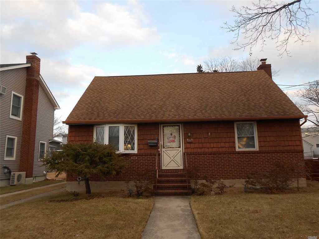 152 Poppy Ave, Franklin Square, NY 11010 | Zillow