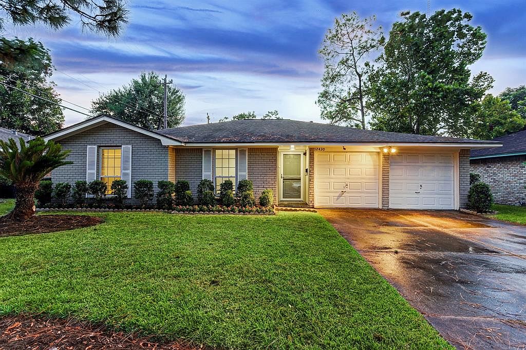 12430 Ashcroft Dr, Houston, TX 77035 | Zillow