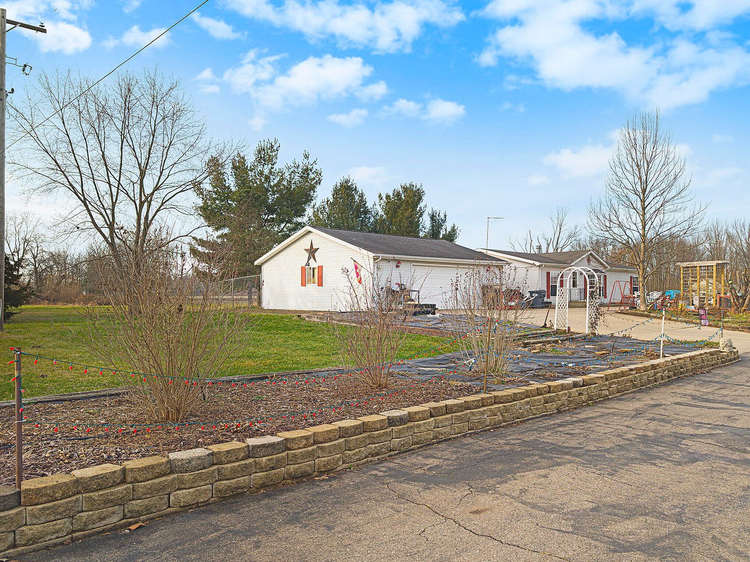 49580 W Red Arrow Hwy, Lawrence, MI 49064 | Zillow