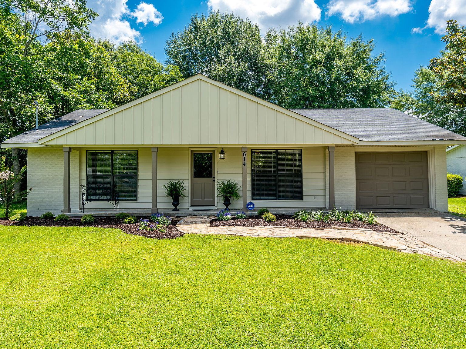 614 Hillendale Dr, Hattiesburg, MS 39402 | Zillow