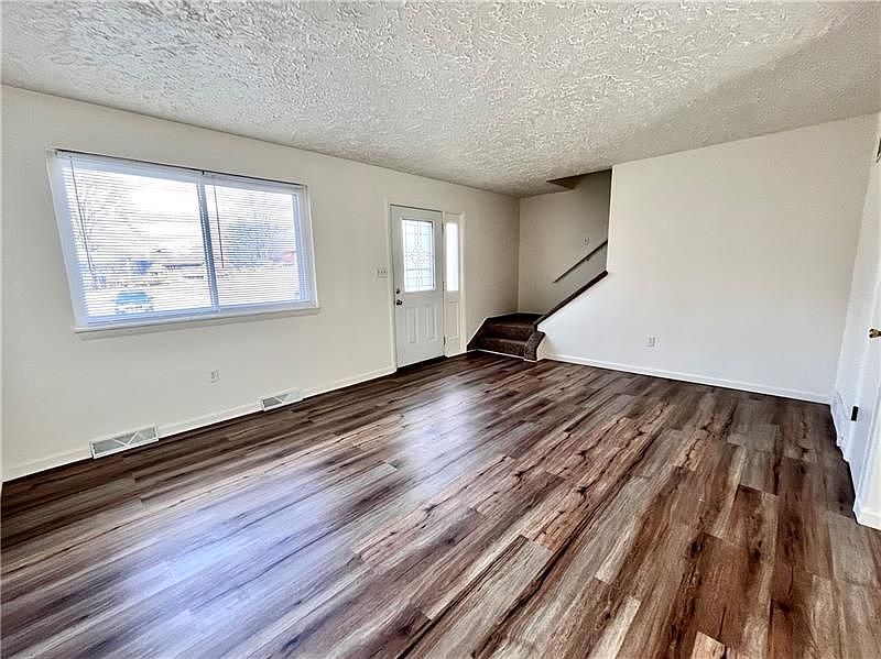 909 Chapel Rd Monaca PA | Zillow