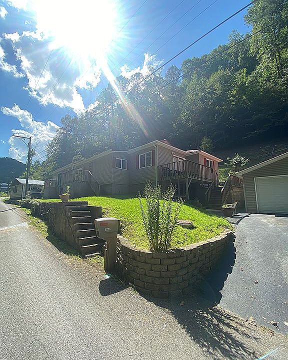 1064 Coburn Holw, Huddy, KY 41535 | Zillow