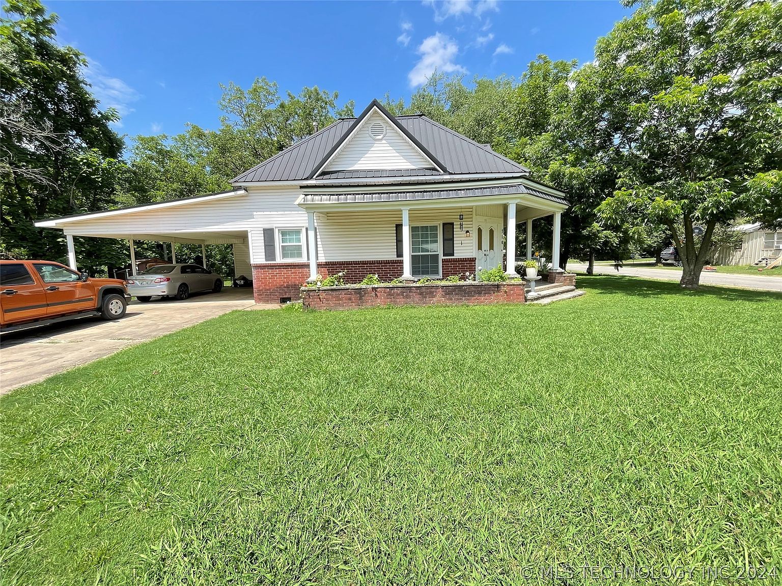 710 5th Ave, Warner, OK 74469 | MLS #2422225 | Zillow