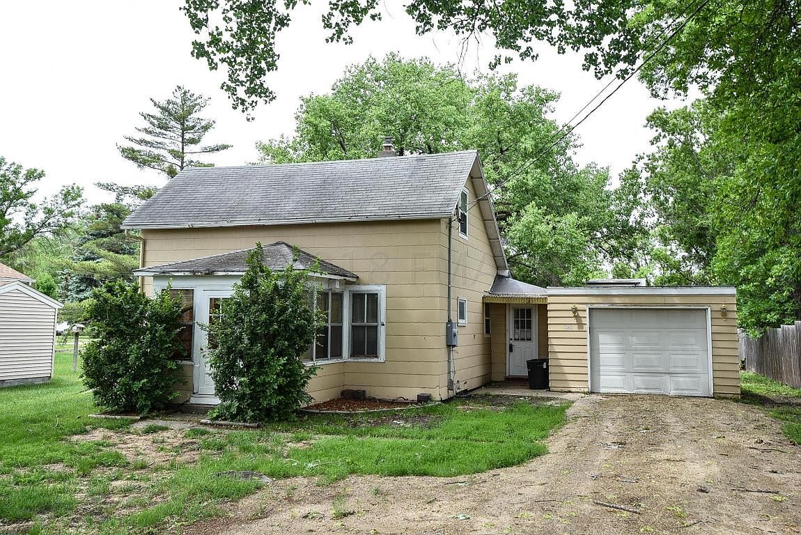 126 2nd St N, Sabin, MN 56580 | Zillow