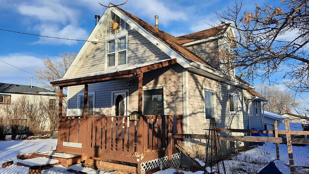 109 1st St W, Munson, AB T0J 2C0 | MLS #A2098629 | Zillow