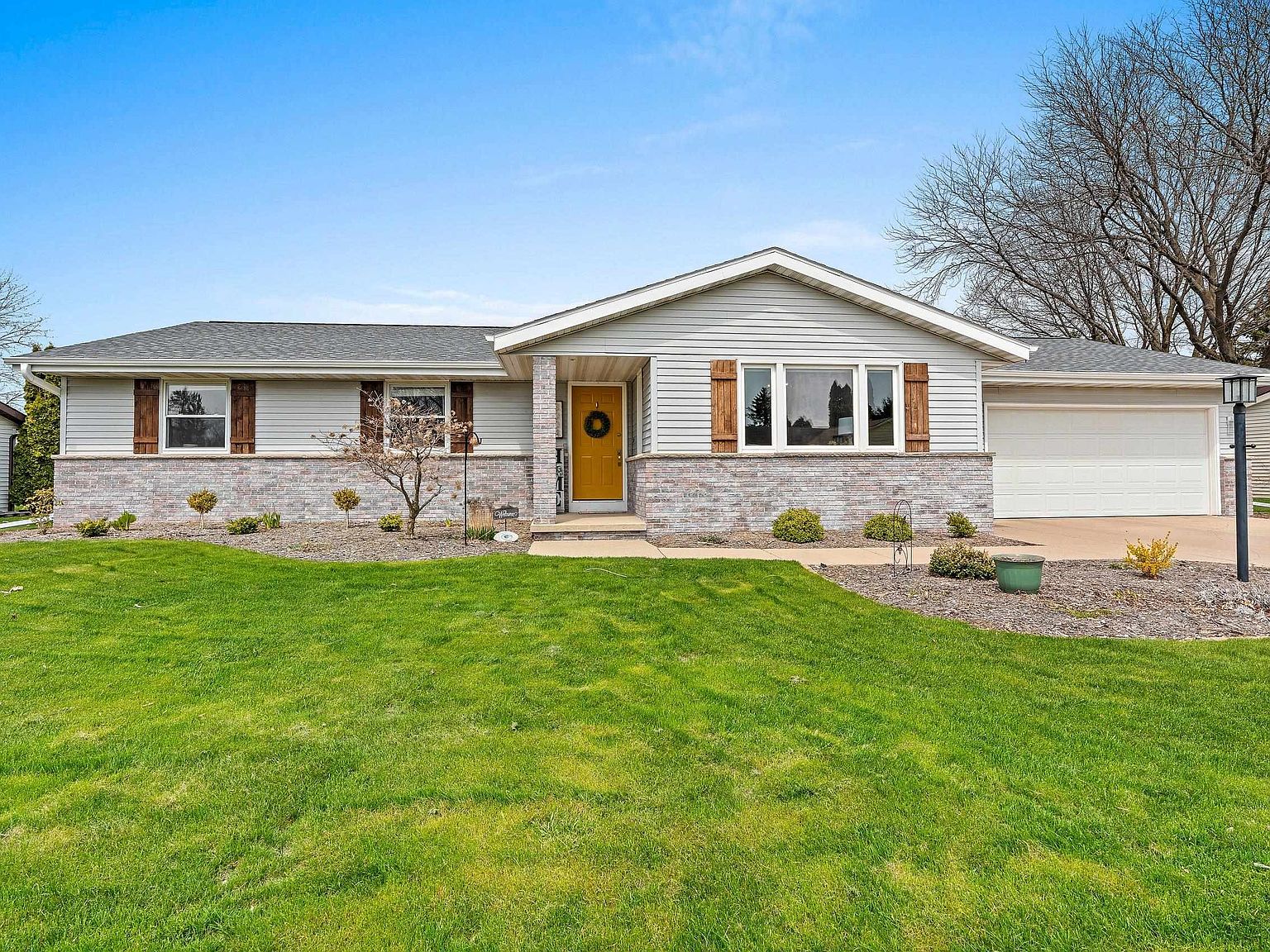 3004 W Sunset Ave, Appleton, WI 54914 | Zillow