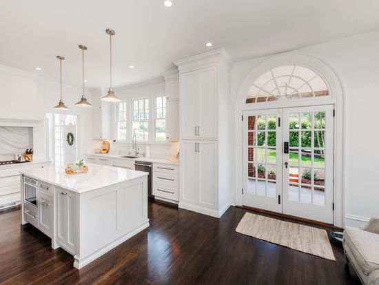 2733 Kingston Pike, Knoxville, TN 37919 | Zillow