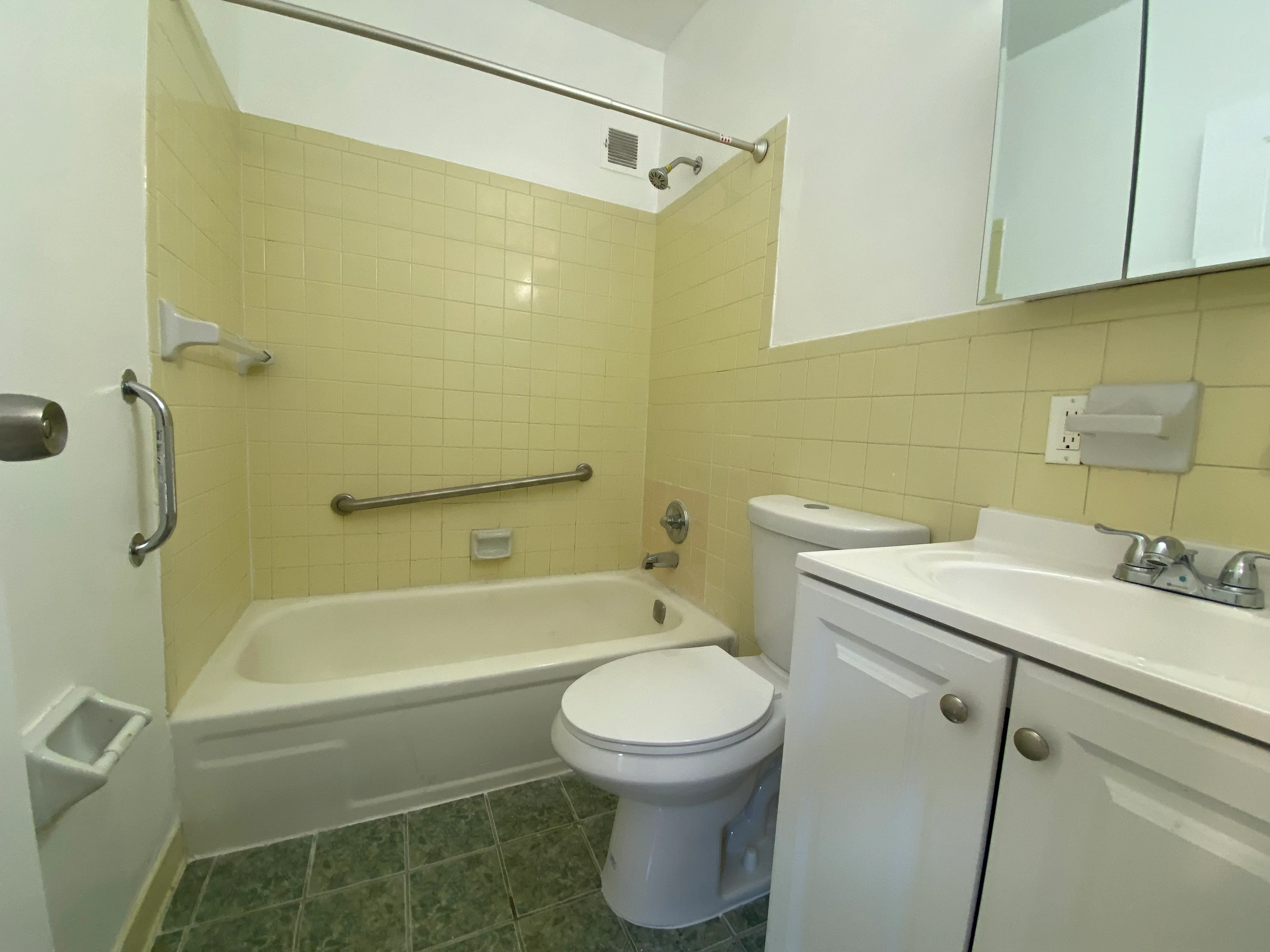 152 Parkside Avenue #4 in Prospect Park South, Brooklyn | StreetEasy