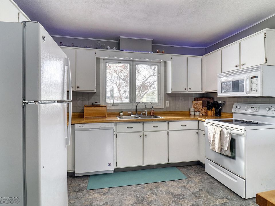 121 1st St S, Sabin, MN 56580 | Zillow