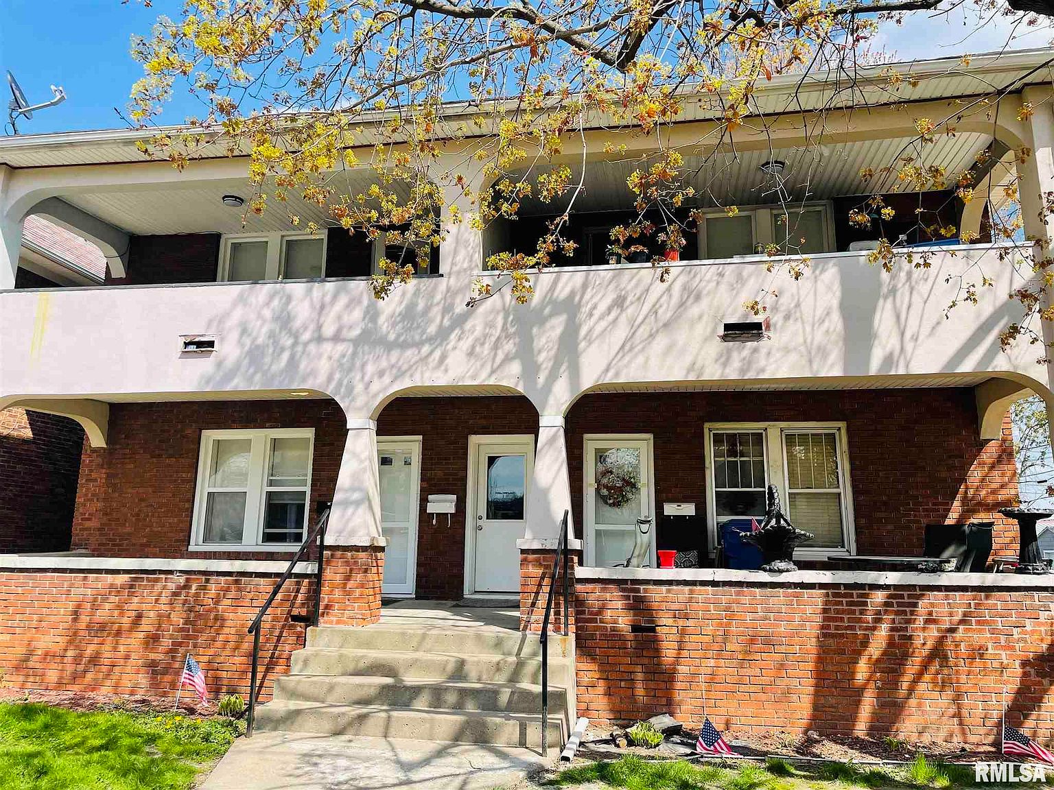 121-123 N 5th St, Clinton, IA 52732 | Zillow