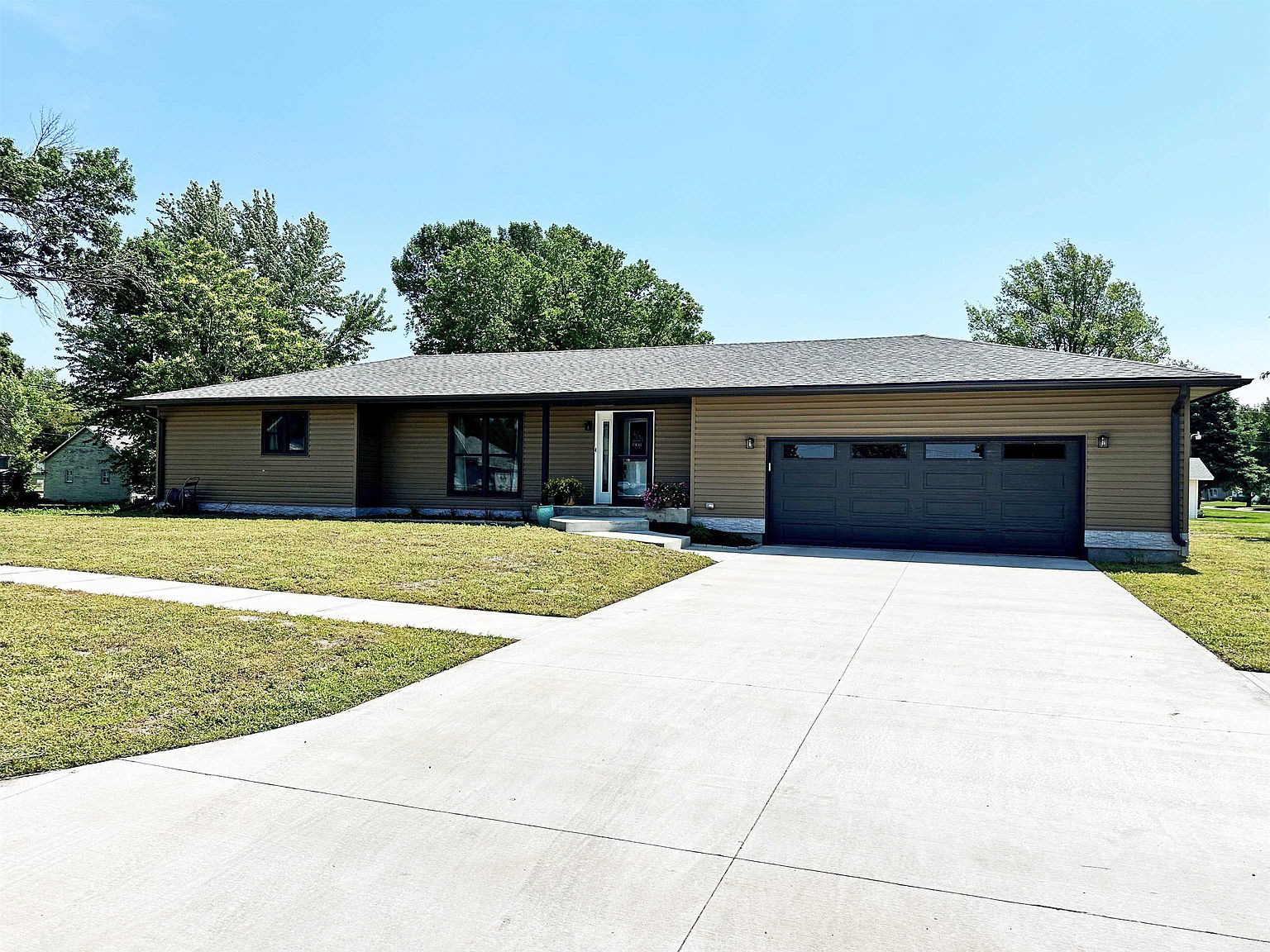 820 Main St, Rising City, NE 68658 | Zillow
