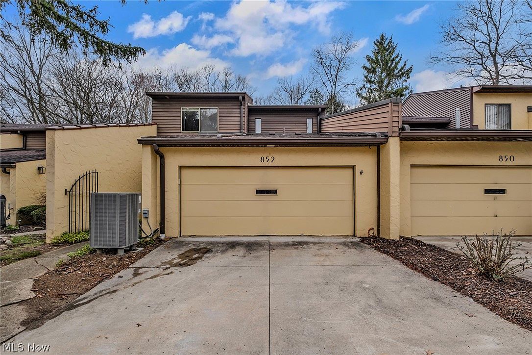 852 Hampton Ridge Dr, Akron, OH 44313 | Zillow