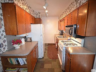 21 Flint Rd, East Rockaway, NY 11518 | Zillow