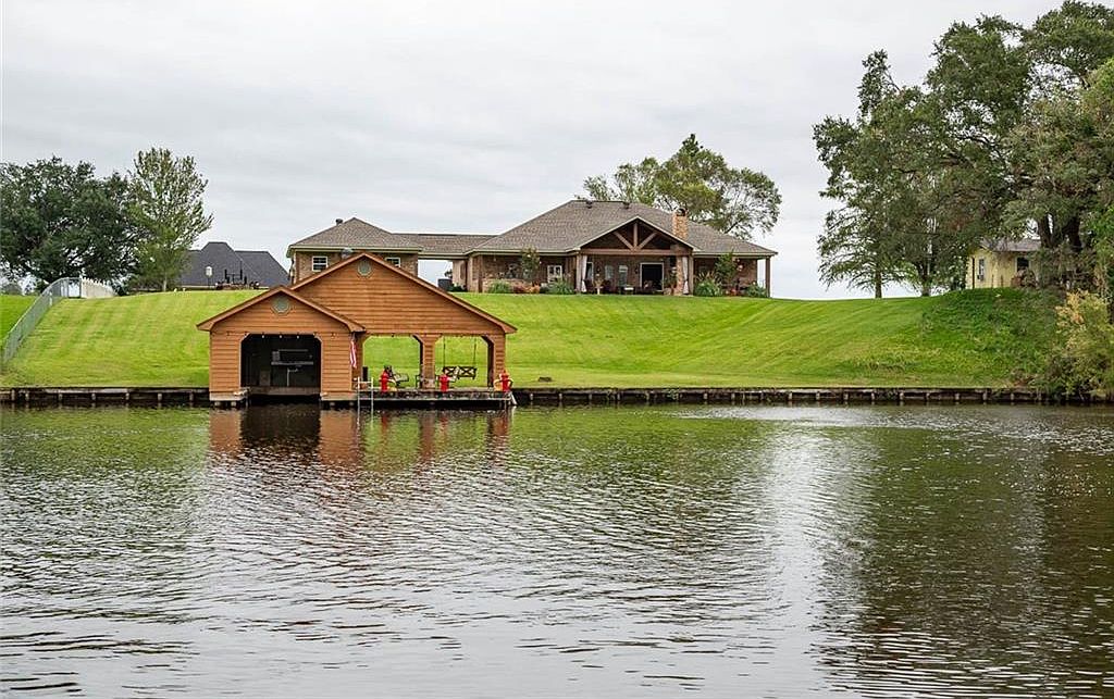 558 Riverview Dr, Natchez, LA 71456 | Zillow