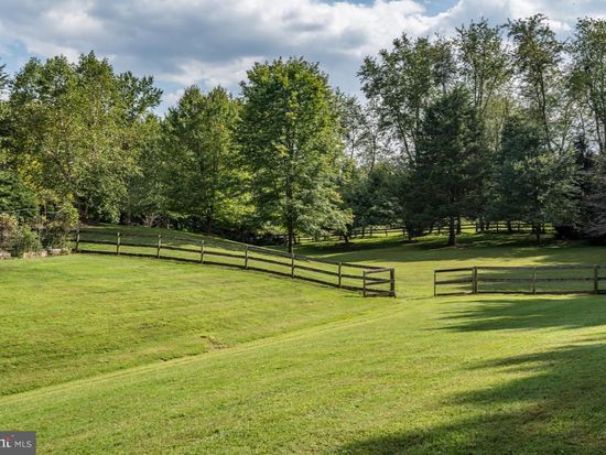 626 Philip Digges Dr, Great Falls, VA 22066 | MLS #VAFX1206760 | Zillow