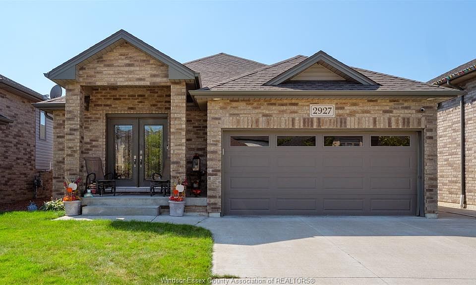 2927 McRobbie Cres, Windsor, ON N8R 0A7 | MLS #24029183 | Zillow