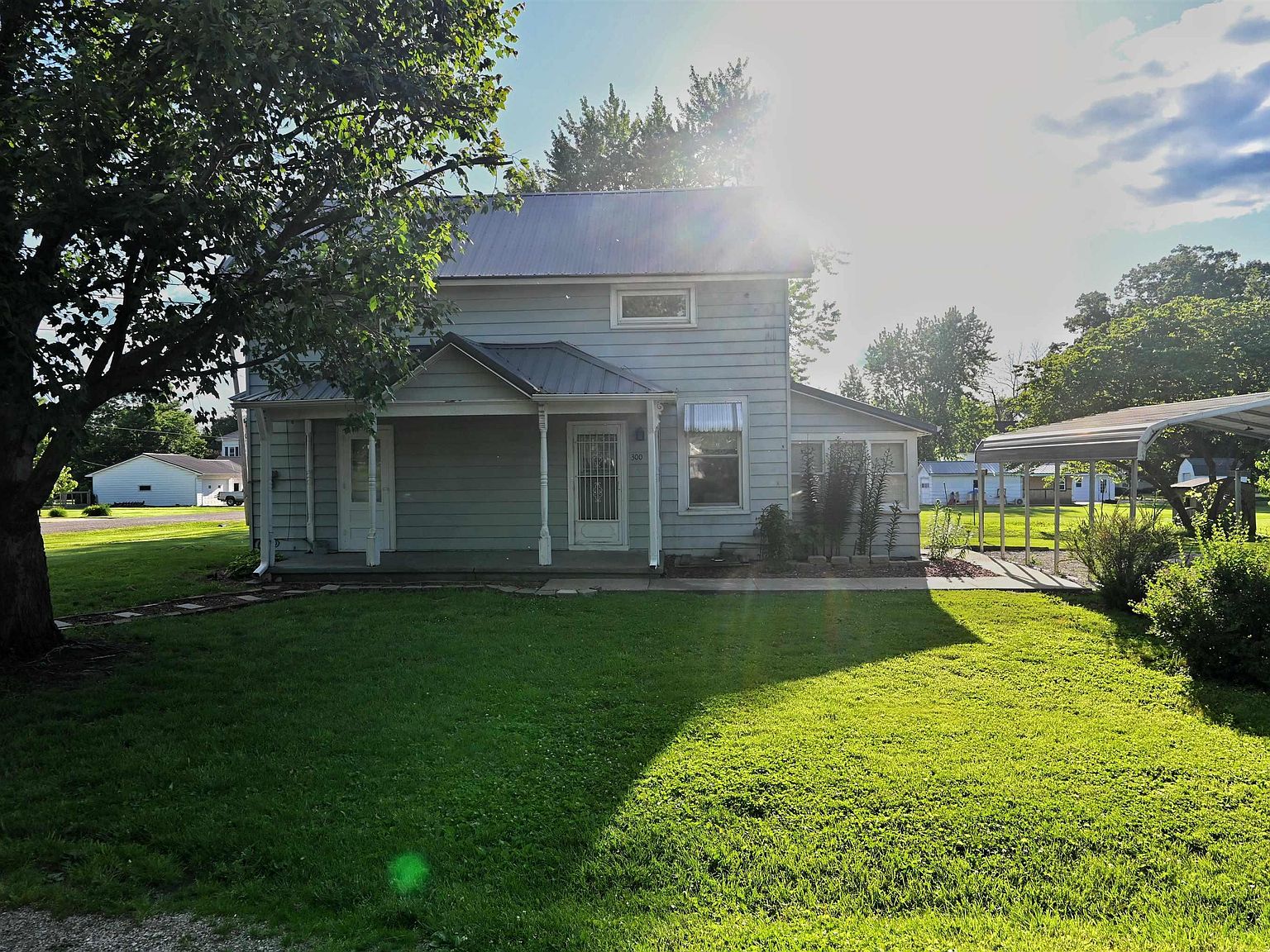 300 N Vermont St, Camp Point, IL 62320 | Zillow