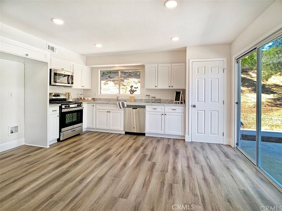 31674 Corte Cardenas, Temecula, CA 92592 | MLS #DW23104554 | Zillow