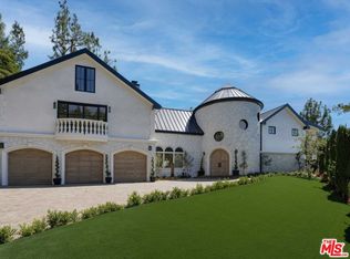 9233 Swallow Dr, Los Angeles, CA 90069 | MLS #24-343275 | Zillow