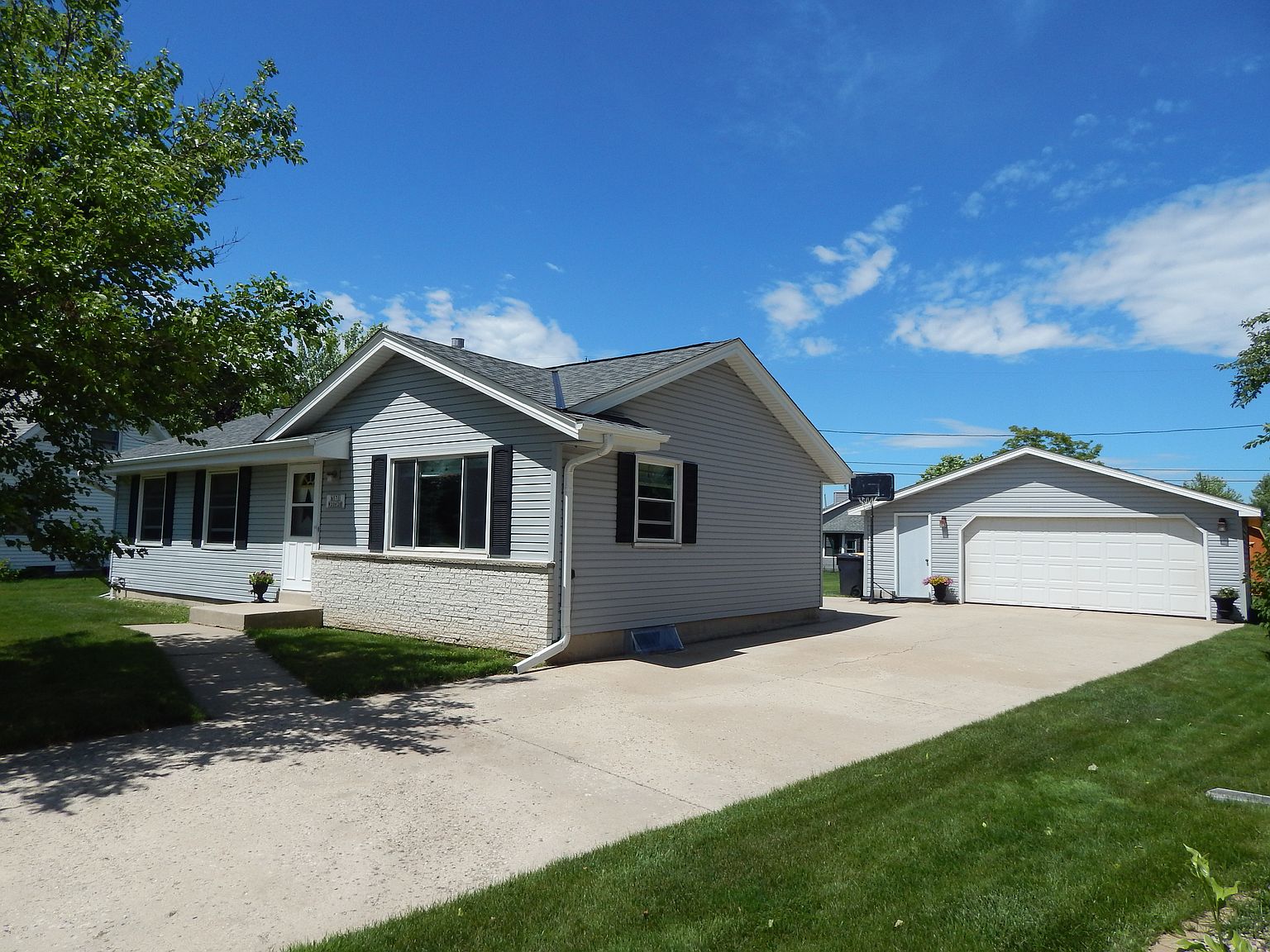 N171W20620 Ridge Rd, Jackson, WI 53037 | Zillow