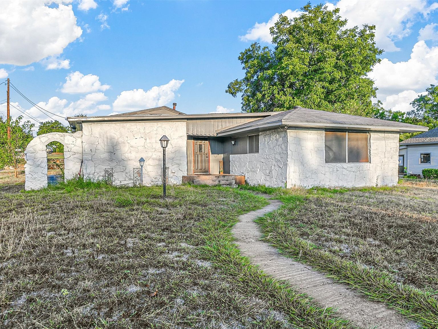 1101 S Trinity St, Decatur, TX 76234 | Zillow