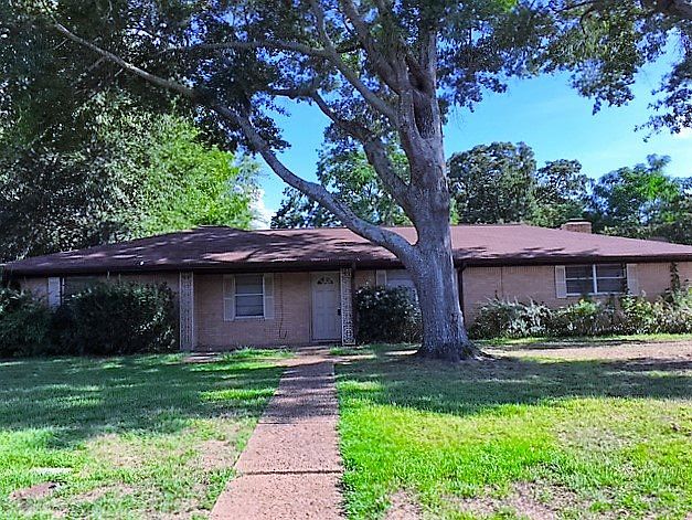 2704 Royal Dr, Kilgore, TX 75662 | Zillow