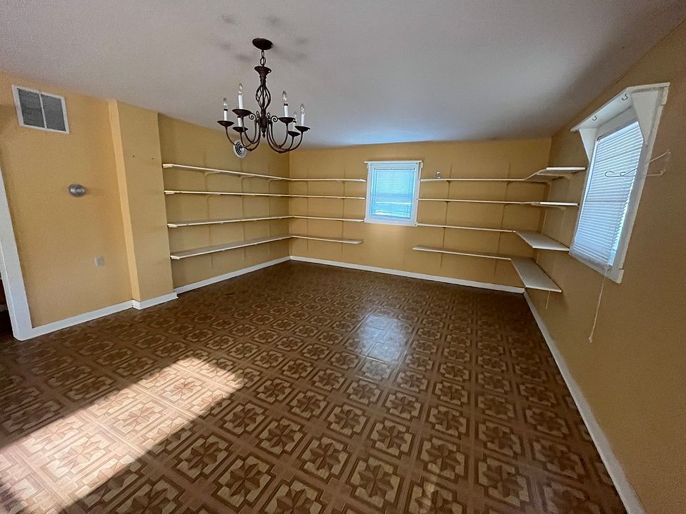 108 W Main St, Thawville, IL 60968 | Zillow