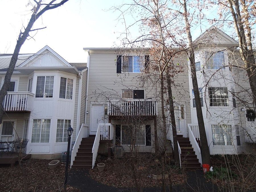 253 W Treehouse Ln, Round Lake, IL 60073 | Zillow