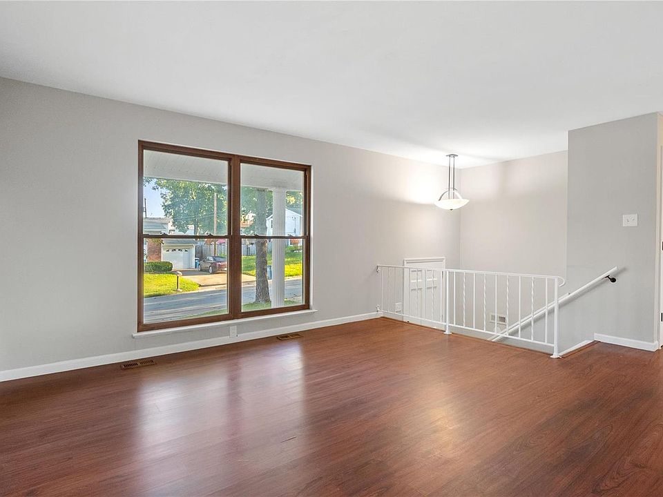 11934 Glenvalley Dr, Maryland Heights, MO 63043 | MLS #23060476 | Zillow