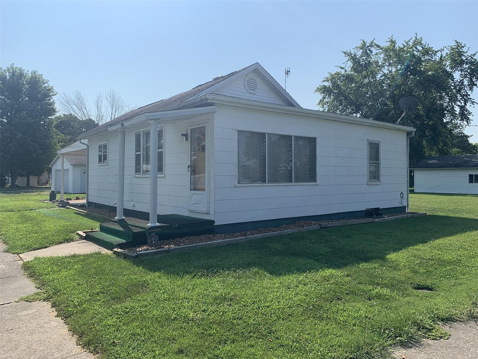 300 Carney, Wilsonville, IL 62093 | Zillow