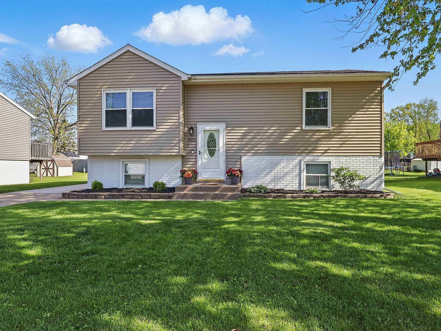 822 W Donahue St, Eldridge, IA 52748 | Zillow