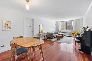 The Columbia at 275 West 96th Street in Upper West Side : Sales ...