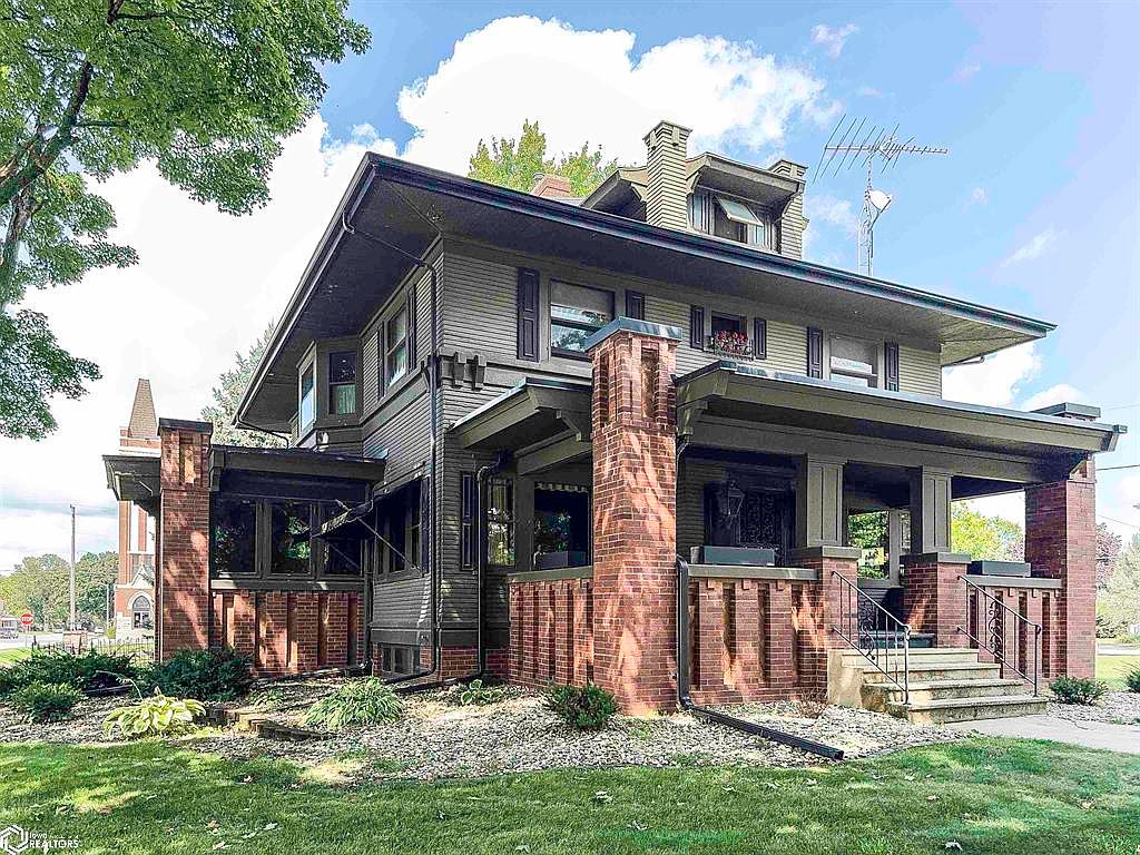 102 1st Ave SE, Hampton, IA 50441 | Zillow