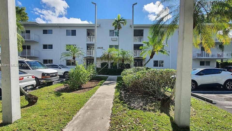 Keystone Gardens Condominiums - 2430 NE 135th St Miami, FL | Zillow ...