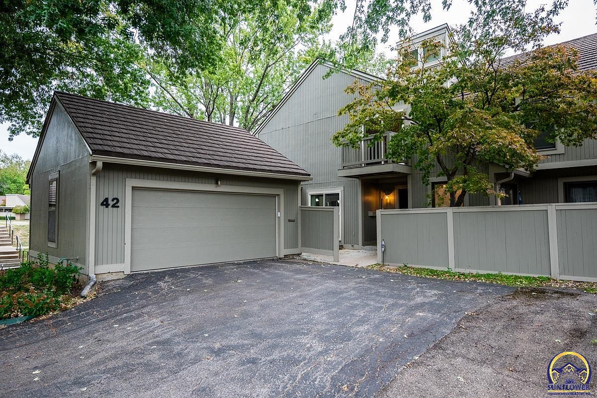 42 SW Pepper Tree Ln, Topeka, KS 66611 | Zillow