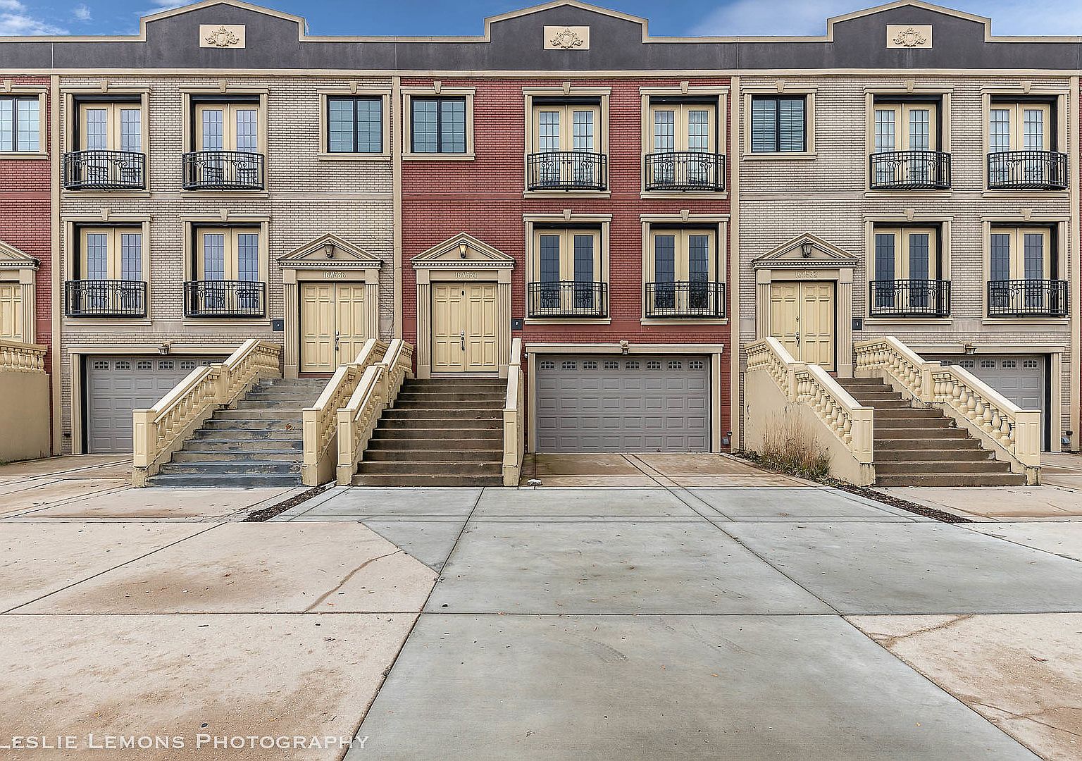 16W534 Bluff Rd, Willowbrook, IL 60527 | Zillow