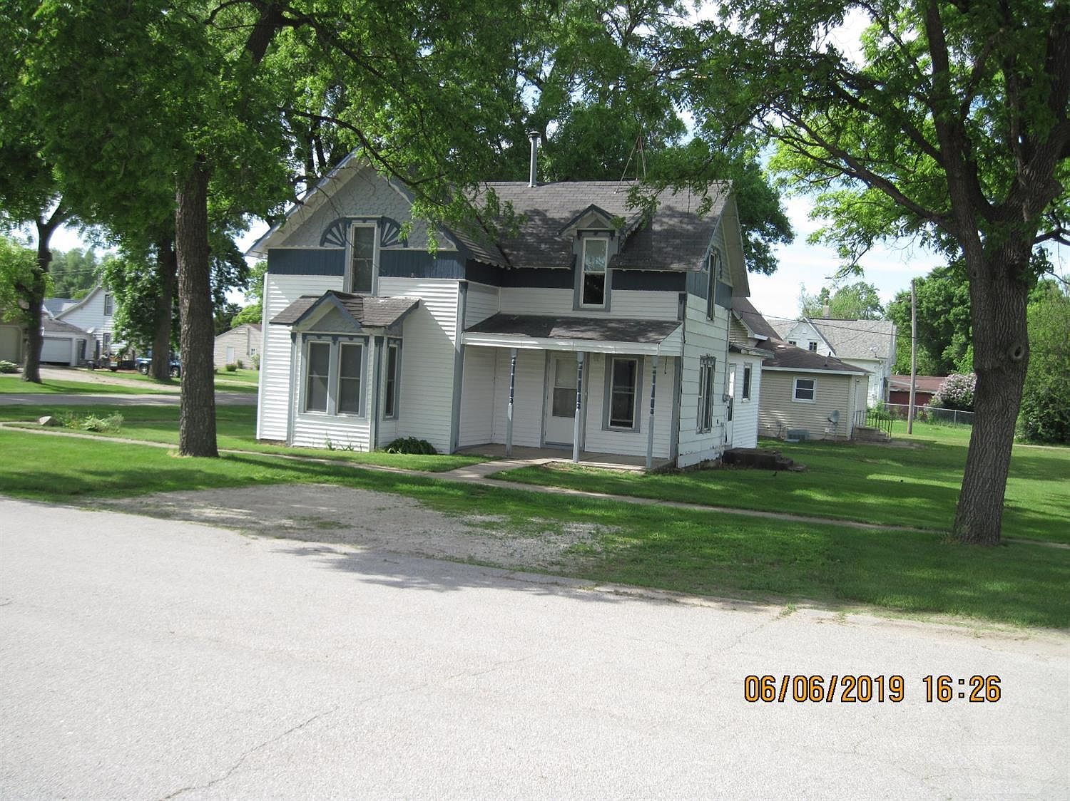 107 W Newago St, Radcliffe, IA 50230 | Zillow