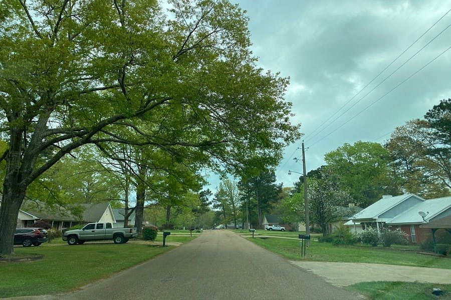 124 Lake Dockery Dr, Byram, MS 39272 | Zillow