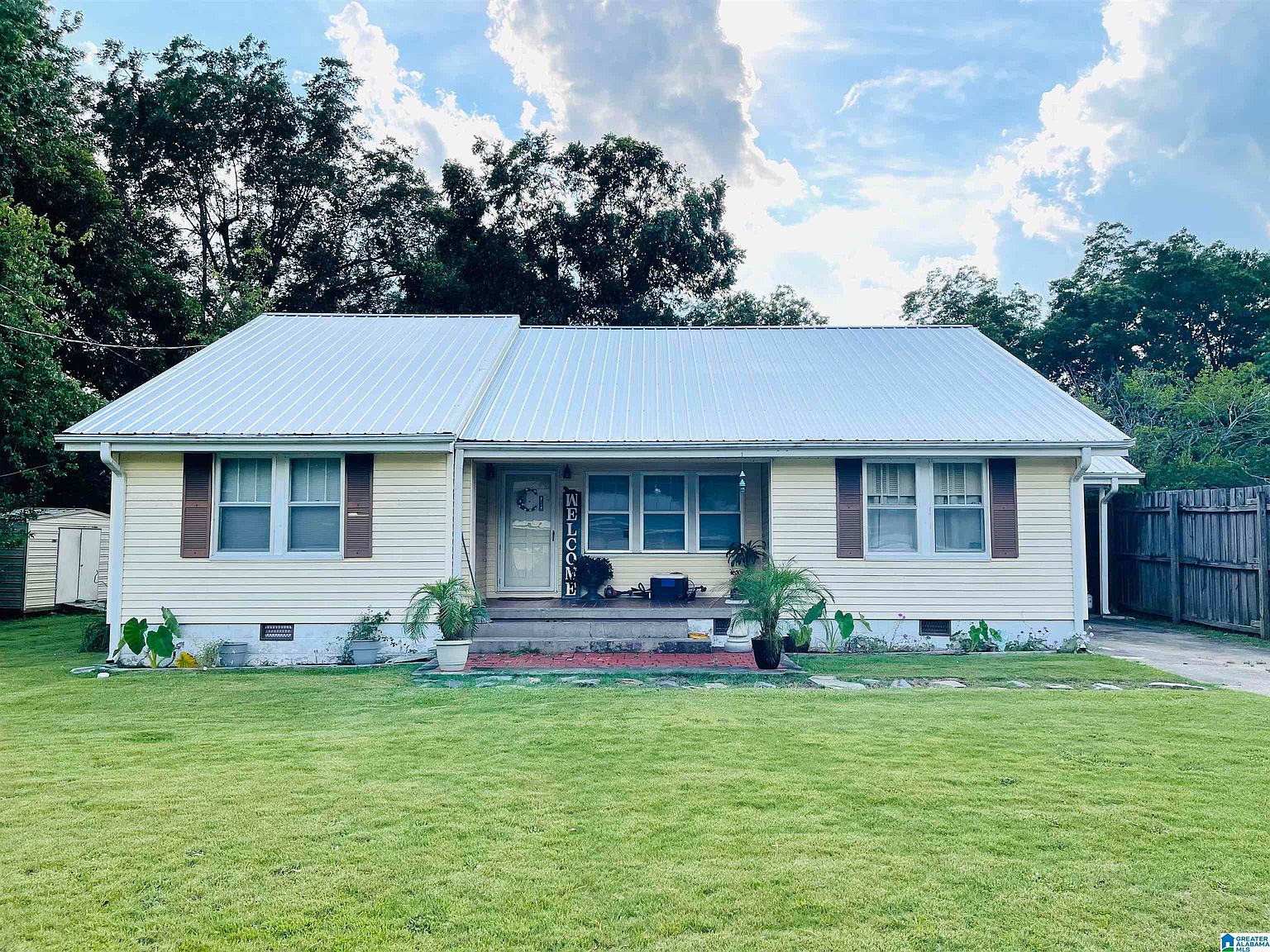 207 14th St N, Clanton, AL 35045 | Zillow