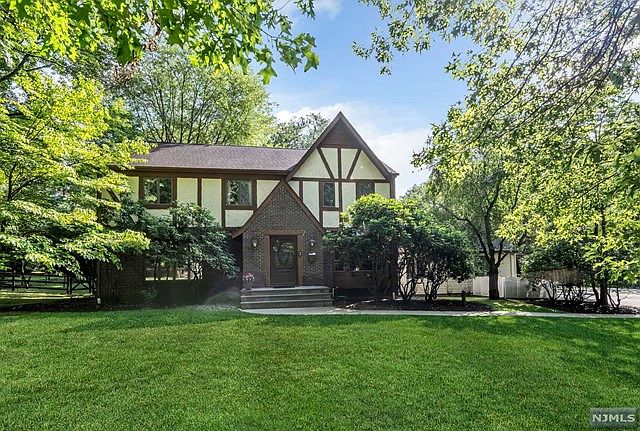 3 Arthur Ct, Demarest, NJ 07627 | Zillow