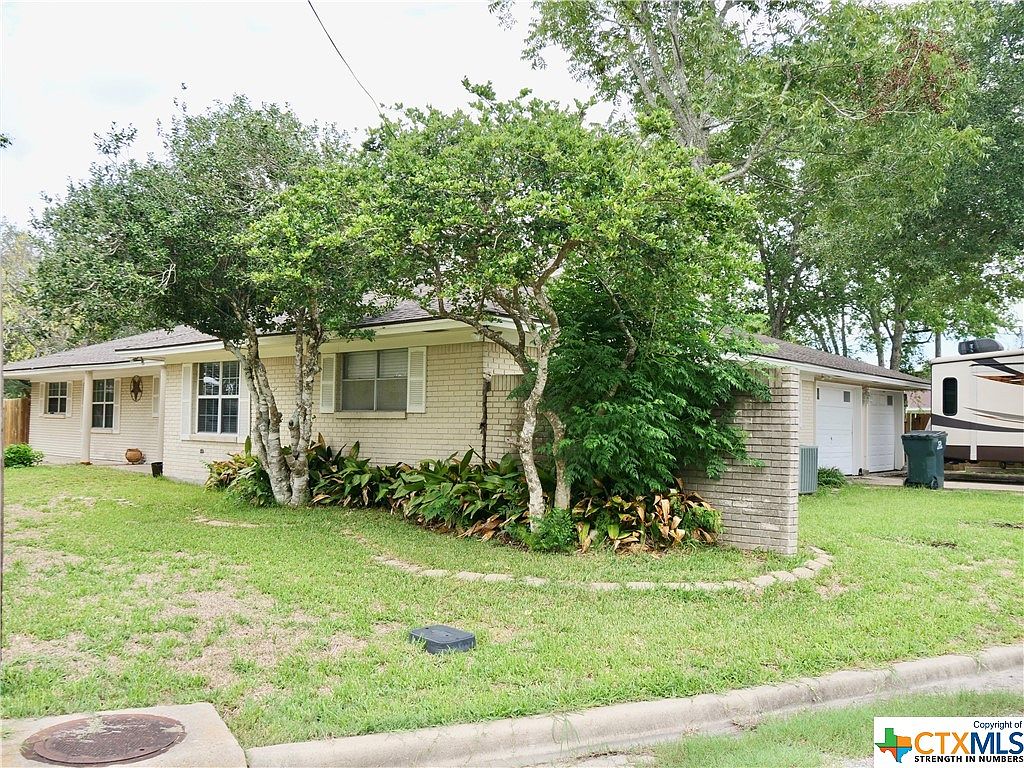 802 Sunset Dr, Edna, TX 77957 | Zillow