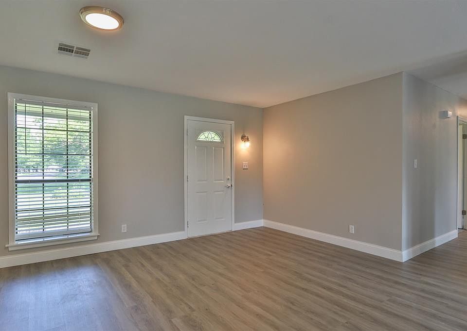 208 Van Winkle St, Lake Jackson, TX 77566 | MLS #91858393 | Zillow